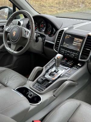 Grey Porsche Cayenne 2011 in Vilnius, with an engine capacity of 2.97 L and mileage of 263 thousand km for 13200 €, photo 12 on AUTOMOTO.COM.LV