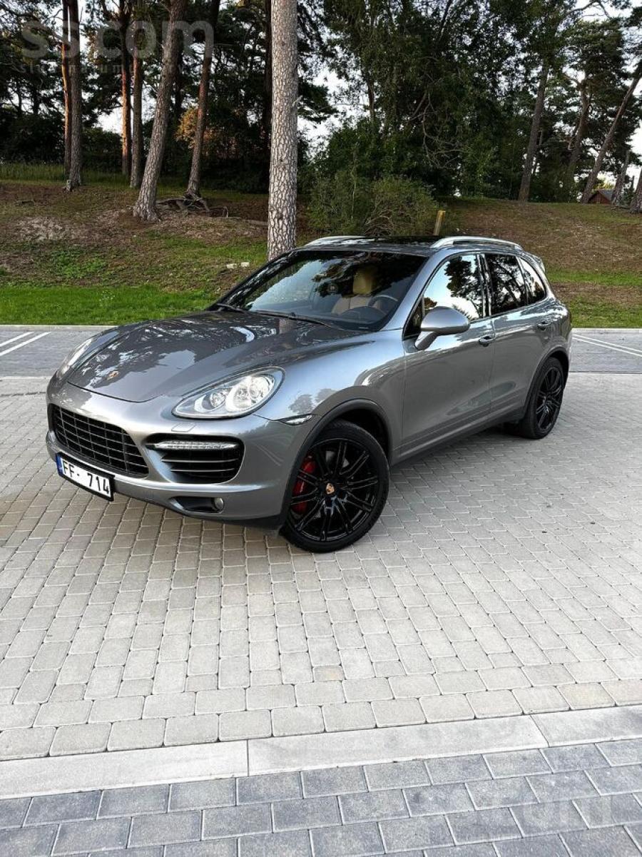 Pelēks Porsche Cayenne 2011 Ludza, ar dzinēja tilpumu 4.80 L un nobraukumu 306 tūkst. km par 13700 €, foto 1 vietnē AUTOMOTO.COM.LV