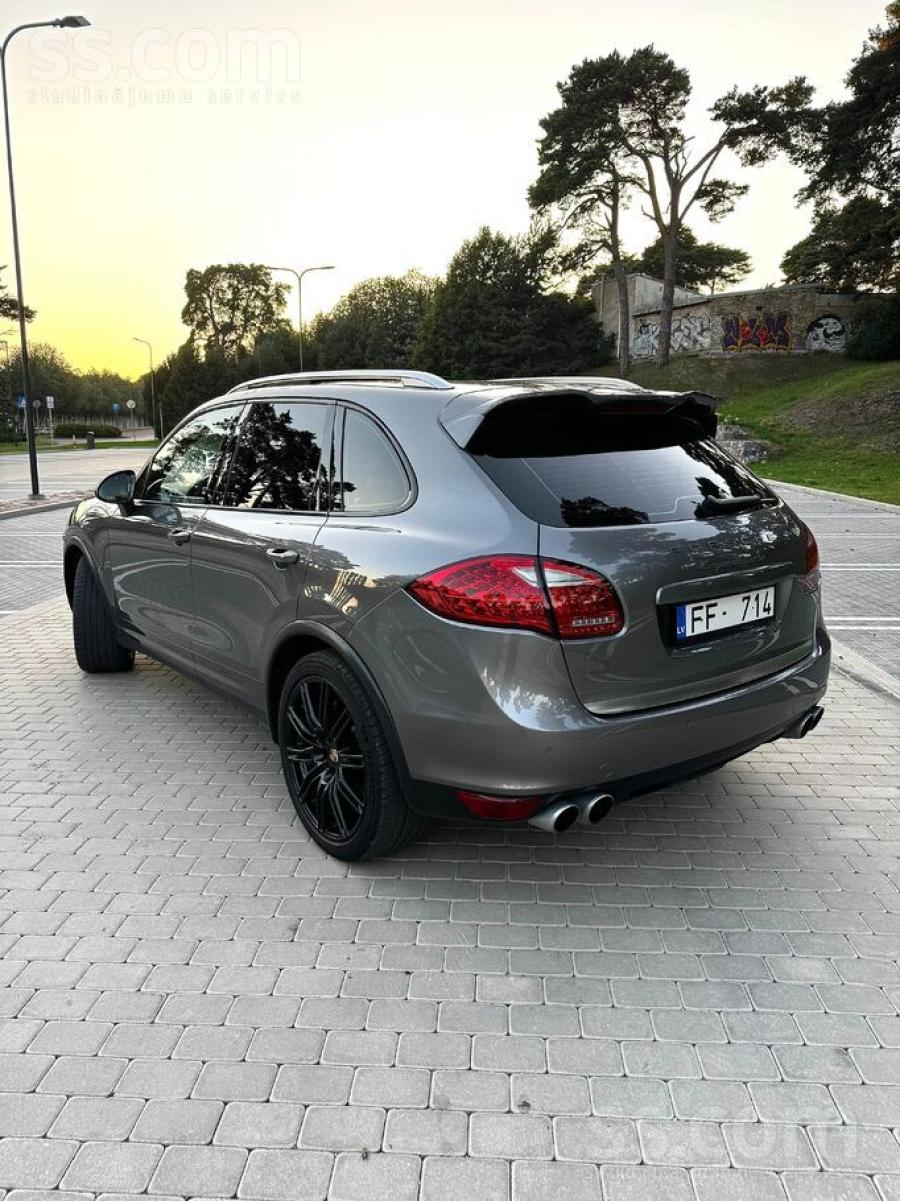 Pelēks Porsche Cayenne 2011 Ludza, ar dzinēja tilpumu 4.80 L un nobraukumu 306 tūkst. km par 13700 €, foto 3 vietnē AUTOMOTO.COM.LV