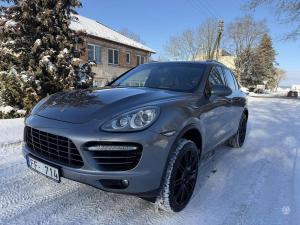 Grey Porsche Cayenne 2011 in Kaunas, with an engine capacity of 4.81 L and mileage of 300 thousand km for 9950 €, photo  on AUTOMOTO.COM.LV