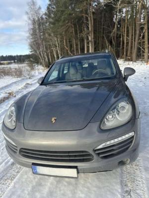 Grey Porsche Cayenne 2011 in Vilnius, with an engine capacity of 2.97 L and mileage of 270 thousand km for 12250 €, photo 2 on AUTOMOTO.COM.LV