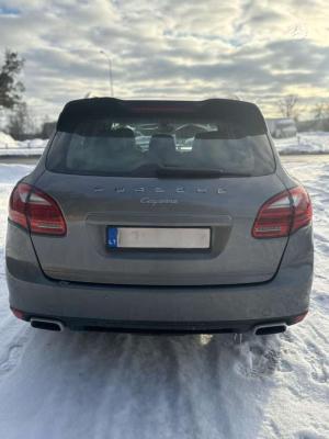 Grey Porsche Cayenne 2011 in Vilnius, with an engine capacity of 2.97 L and mileage of 270 thousand km for 12250 €, photo 5 on AUTOMOTO.COM.LV