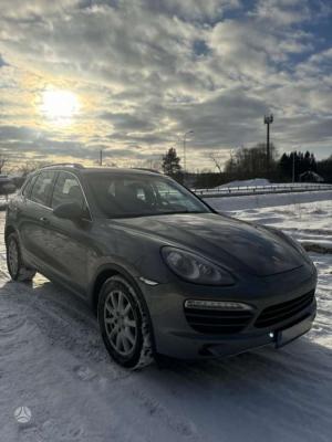 Grey Porsche Cayenne 2011 in Vilnius, with an engine capacity of 2.97 L and mileage of 270 thousand km for 12250 €, photo 6 on AUTOMOTO.COM.LV