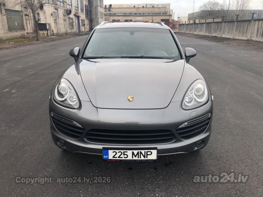 Grey Porsche Cayenne 2011 in Tallinn, with an engine capacity of 4.80 L and mileage of 298 thousand km for 9000 €, photo 3 on AUTOMOTO.COM.LV