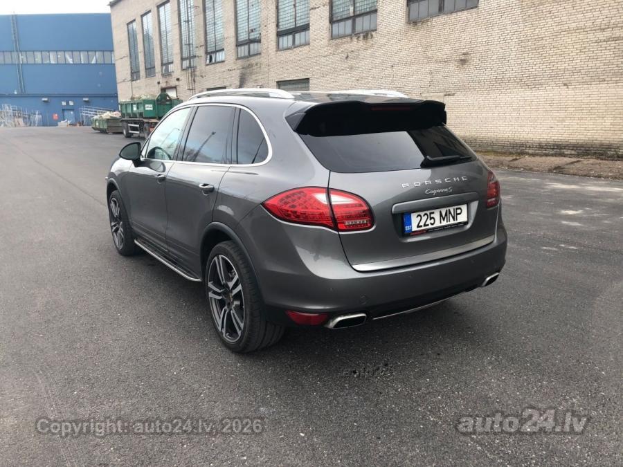 Grey Porsche Cayenne 2011 in Tallinn, with an engine capacity of 4.80 L and mileage of 298 thousand km for 9000 €, photo 5 on AUTOMOTO.COM.LV