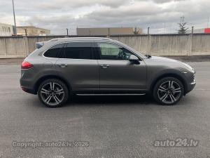 Grey Porsche Cayenne 2011 in Tallinn, with an engine capacity of 4.80 L and mileage of 298 thousand km for 9000 €, photo 6 on AUTOMOTO.COM.LV