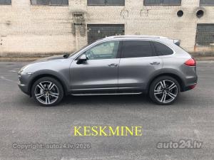 Grey Porsche Cayenne 2011 in Tallinn, with an engine capacity of 4.80 L and mileage of 298 thousand km for 9000 €, photo 9 on AUTOMOTO.COM.LV