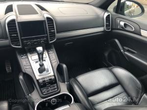 Grey Porsche Cayenne 2011 in Tallinn, with an engine capacity of 4.80 L and mileage of 298 thousand km for 9000 €, photo 12 on AUTOMOTO.COM.LV