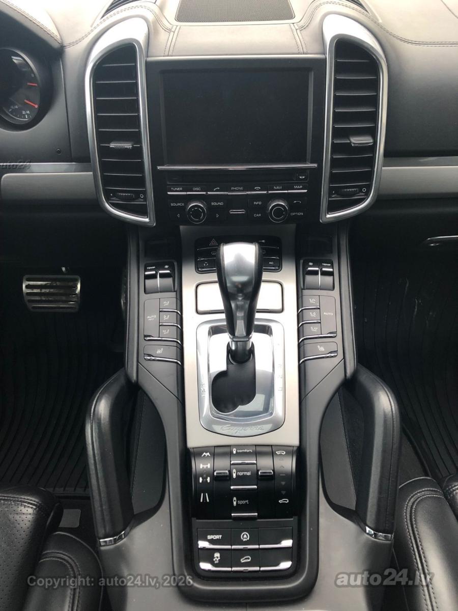Grey Porsche Cayenne 2011 in Tallinn, with an engine capacity of 4.80 L and mileage of 298 thousand km for 9000 €, photo 13 on AUTOMOTO.COM.LV