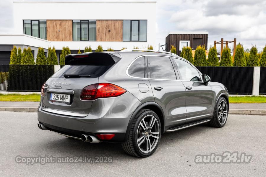 Grey Porsche Cayenne 2011 in Tallinn, with an engine capacity of 4.80 L and mileage of 297 thousand km for 11000 €, photo 4 on AUTOMOTO.COM.LV