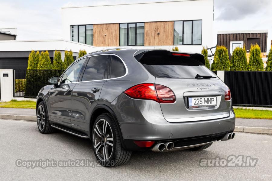 Grey Porsche Cayenne 2011 in Tallinn, with an engine capacity of 4.80 L and mileage of 297 thousand km for 11000 €, photo 5 on AUTOMOTO.COM.LV