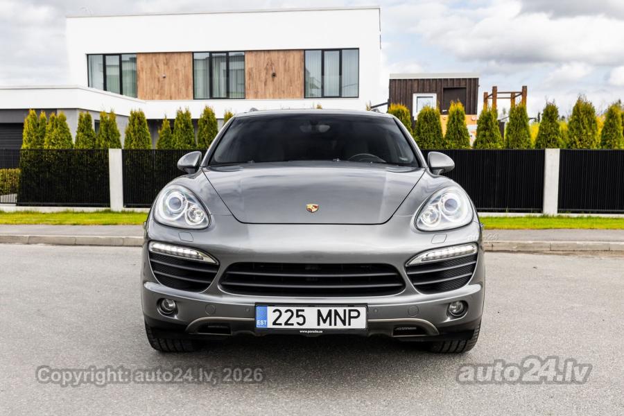 Grey Porsche Cayenne 2011 in Tallinn, with an engine capacity of 4.80 L and mileage of 297 thousand km for 11000 €, photo 8 on AUTOMOTO.COM.LV