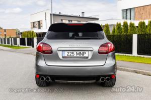 Grey Porsche Cayenne 2011 in Tallinn, with an engine capacity of 4.80 L and mileage of 297 thousand km for 11000 €, photo 9 on AUTOMOTO.COM.LV