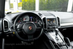 Grey Porsche Cayenne 2011 in Tallinn, with an engine capacity of 4.80 L and mileage of 297 thousand km for 11000 €, photo 12 on AUTOMOTO.COM.LV
