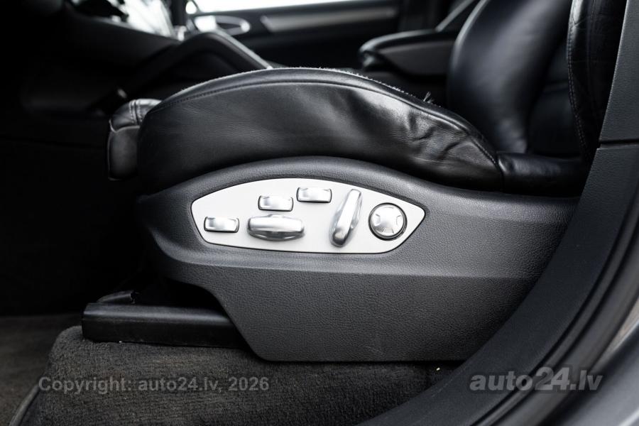 Grey Porsche Cayenne 2011 in Tallinn, with an engine capacity of 4.80 L and mileage of 297 thousand km for 11000 €, photo 15 on AUTOMOTO.COM.LV