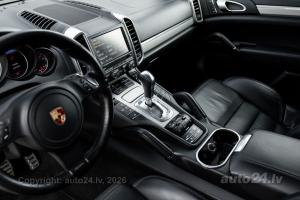 Grey Porsche Cayenne 2011 in Tallinn, with an engine capacity of 4.80 L and mileage of 297 thousand km for 11000 €, photo 18 on AUTOMOTO.COM.LV