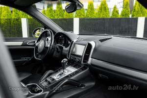 Grey Porsche Cayenne 2011 in Tallinn, with an engine capacity of 4.80 L and mileage of 297 thousand km for 11000 €, photo 21 on AUTOMOTO.COM.LV