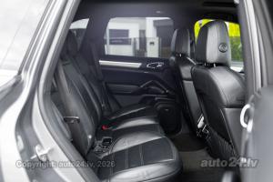 Grey Porsche Cayenne 2011 in Tallinn, with an engine capacity of 4.80 L and mileage of 297 thousand km for 11000 €, photo 23 on AUTOMOTO.COM.LV