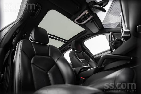 Grey Porsche Cayenne 2011 in Jelgava, with an engine capacity of 3.00 L and mileage of 293 thousand km for 16200 €, photo 10 on AUTOMOTO.COM.LV