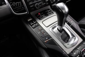 Pelēks Porsche Cayenne 2011 Jelgava, ar dzinēja tilpumu 3.00 L un nobraukumu 293 tūkst. km par 16200 €, foto 17 vietnē AUTOMOTO.COM.LV