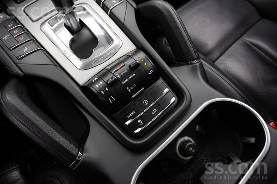 Pelēks Porsche Cayenne 2011 Jelgava, ar dzinēja tilpumu 3.00 L un nobraukumu 293 tūkst. km par 16200 €, foto 24 vietnē AUTOMOTO.COM.LV