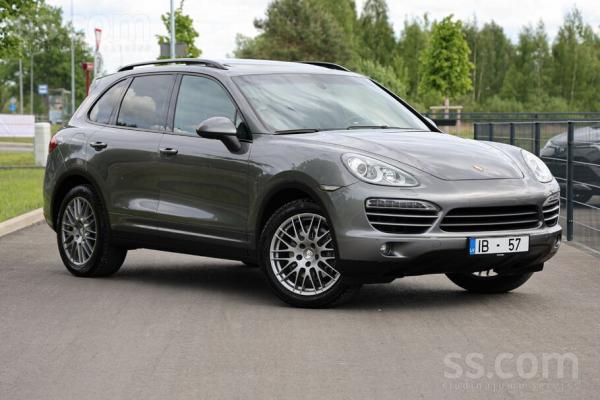Pelēks Porsche Cayenne 2011 Jelgava, ar dzinēja tilpumu 3.00 L un nobraukumu 301 tūkst. km par 15500 €, foto 2 vietnē AUTOMOTO.COM.LV