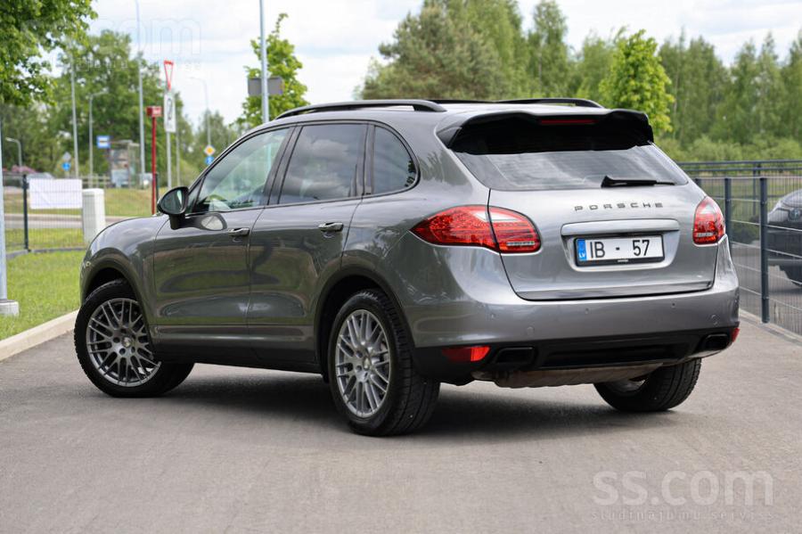 Pelēks Porsche Cayenne 2011 Jelgava, ar dzinēja tilpumu 3.00 L un nobraukumu 301 tūkst. km par 15500 €, foto 4 vietnē AUTOMOTO.COM.LV