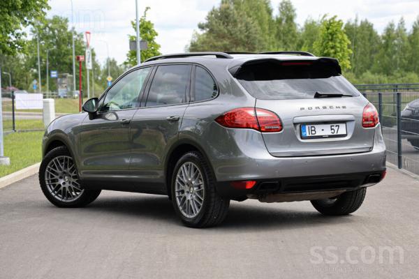 Pelēks Porsche Cayenne 2011 Jelgava, ar dzinēja tilpumu 3.00 L un nobraukumu 301 tūkst. km par 15500 €, foto 4 vietnē AUTOMOTO.COM.LV