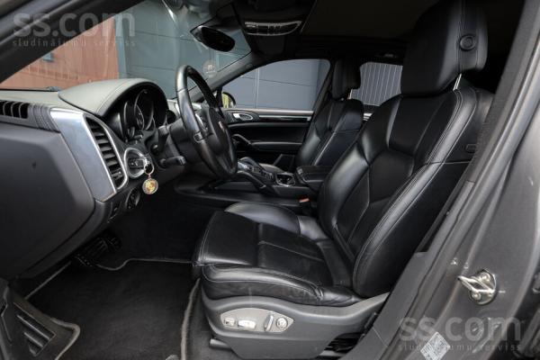 Pelēks Porsche Cayenne 2011 Jelgava, ar dzinēja tilpumu 3.00 L un nobraukumu 301 tūkst. km par 15500 €, foto 7 vietnē AUTOMOTO.COM.LV