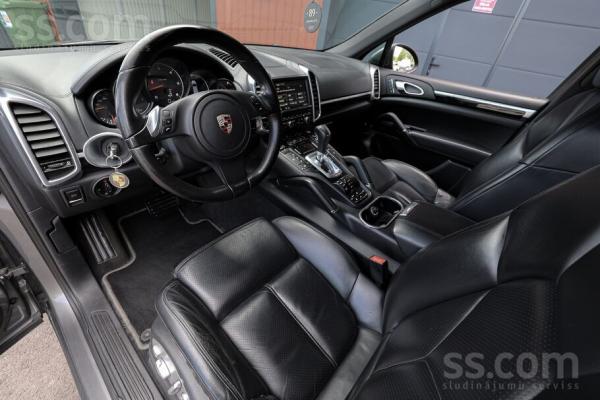 Pelēks Porsche Cayenne 2011 Jelgava, ar dzinēja tilpumu 3.00 L un nobraukumu 301 tūkst. km par 15500 €, foto 8 vietnē AUTOMOTO.COM.LV