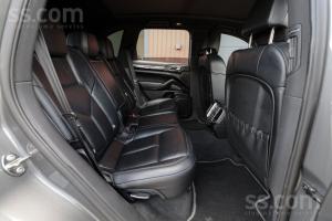 Pelēks Porsche Cayenne 2011 Jelgava, ar dzinēja tilpumu 3.00 L un nobraukumu 301 tūkst. km par 15500 €, foto 10 vietnē AUTOMOTO.COM.LV