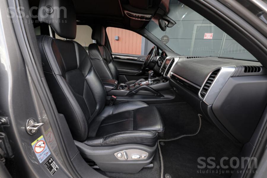 Pelēks Porsche Cayenne 2011 Jelgava, ar dzinēja tilpumu 3.00 L un nobraukumu 301 tūkst. km par 15500 €, foto 11 vietnē AUTOMOTO.COM.LV
