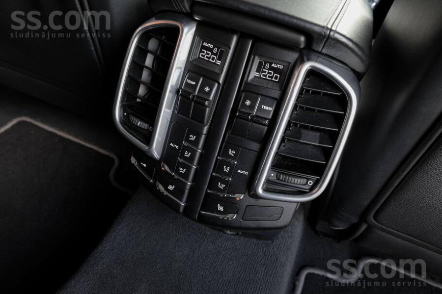 Pelēks Porsche Cayenne 2011 Jelgava, ar dzinēja tilpumu 3.00 L un nobraukumu 301 tūkst. km par 15500 €, foto 12 vietnē AUTOMOTO.COM.LV