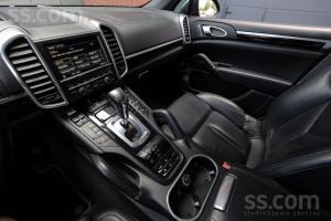 Pelēks Porsche Cayenne 2011 Jelgava, ar dzinēja tilpumu 3.00 L un nobraukumu 301 tūkst. km par 15500 €, foto 14 vietnē AUTOMOTO.COM.LV