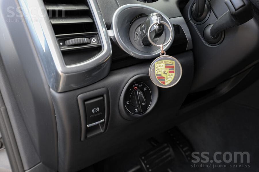 Pelēks Porsche Cayenne 2011 Jelgava, ar dzinēja tilpumu 3.00 L un nobraukumu 301 tūkst. km par 15500 €, foto 15 vietnē AUTOMOTO.COM.LV