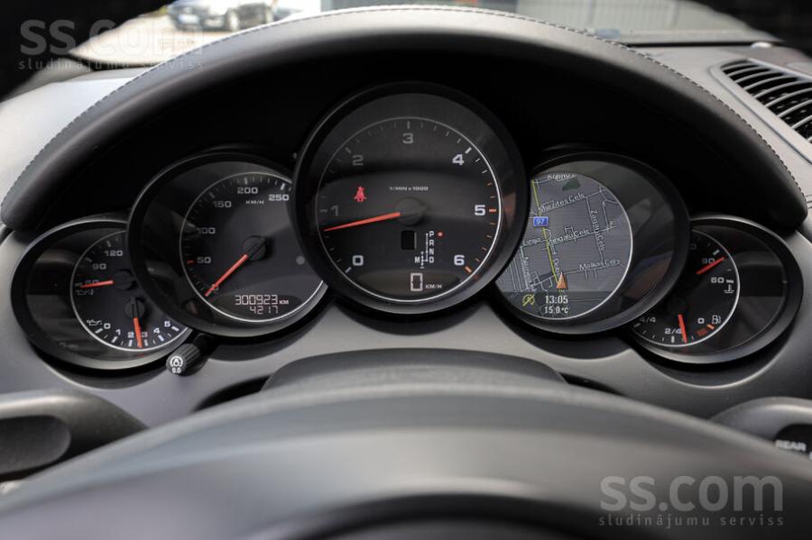Pelēks Porsche Cayenne 2011 Jelgava, ar dzinēja tilpumu 3.00 L un nobraukumu 301 tūkst. km par 15500 €, foto 19 vietnē AUTOMOTO.COM.LV
