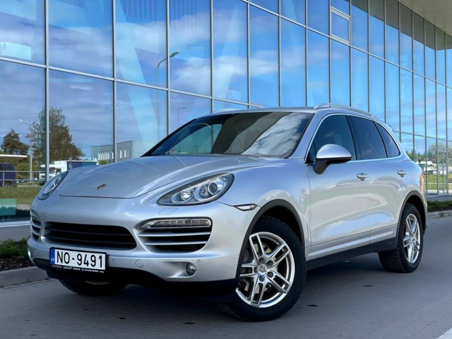 Grey Porsche Cayenne 2011 in Riga, with an engine capacity of 3.00 L and mileage of 253 thousand km for 16990 €, photo 1 on AUTOMOTO.COM.LV