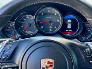 Grey Porsche Cayenne 2011 in Riga, with an engine capacity of 3.00 L and mileage of 253 thousand km for 16990 €, photo 5 on AUTOMOTO.COM.LV