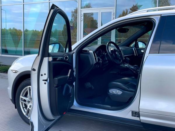 Pelēks Porsche Cayenne 2011 Rīga, ar dzinēja tilpumu 3.00 L un nobraukumu 253 tūkst. km par 16990 €, foto 9 vietnē AUTOMOTO.COM.LV