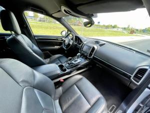 Grey Porsche Cayenne 2011 in Riga, with an engine capacity of 3.00 L and mileage of 253 thousand km for 16990 €, photo 11 on AUTOMOTO.COM.LV