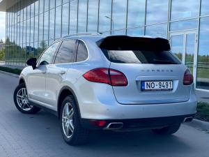 Grey Porsche Cayenne 2011 in Riga, with an engine capacity of 3.00 L and mileage of 253 thousand km for 16990 €, photo 14 on AUTOMOTO.COM.LV