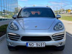 Grey Porsche Cayenne 2011 in Riga, with an engine capacity of 3.00 L and mileage of 253 thousand km for 16990 €, photo 15 on AUTOMOTO.COM.LV