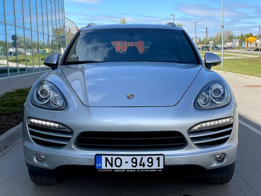 Grey Porsche Cayenne 2011 in Riga, with an engine capacity of 3.00 L and mileage of 253 thousand km for 16990 €, photo 15 on AUTOMOTO.COM.LV