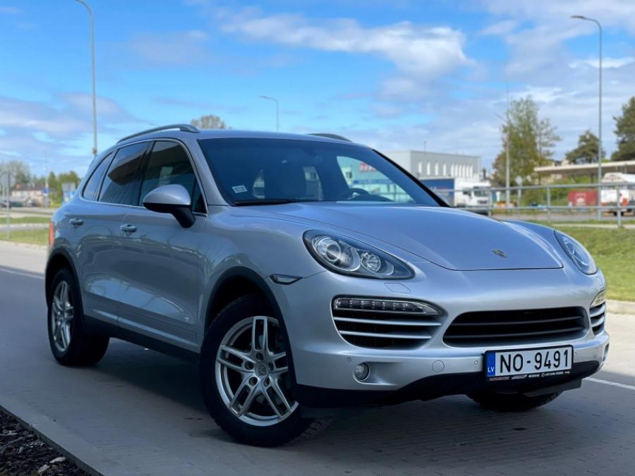 Grey Porsche Cayenne 2011 in Riga, with an engine capacity of 3.00 L and mileage of 253 thousand km for 16990 €, photo 16 on AUTOMOTO.COM.LV
