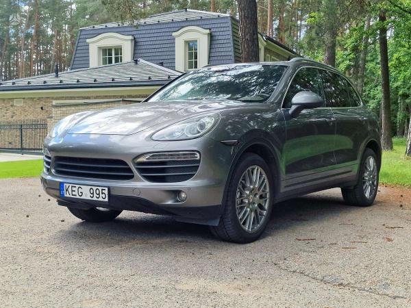 Pelēks Porsche Cayenne 2011 Viļņa, ar dzinēja tilpumu 4.81 L un nobraukumu 370 tūkst. km par 9750 €, foto 1 vietnē AUTOMOTO.COM.LV