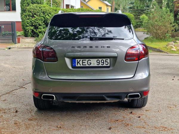 Pelēks Porsche Cayenne 2011 Viļņa, ar dzinēja tilpumu 4.81 L un nobraukumu 370 tūkst. km par 9750 €, foto 6 vietnē AUTOMOTO.COM.LV