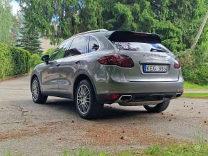 Grey Porsche Cayenne 2011 in Vilnius, with an engine capacity of 4.81 L and mileage of 370 thousand km for 9750 €, photo 8 on AUTOMOTO.COM.LV