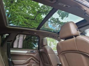 Grey Porsche Cayenne 2011 in Vilnius, with an engine capacity of 4.81 L and mileage of 370 thousand km for 9750 €, photo 15 on AUTOMOTO.COM.LV