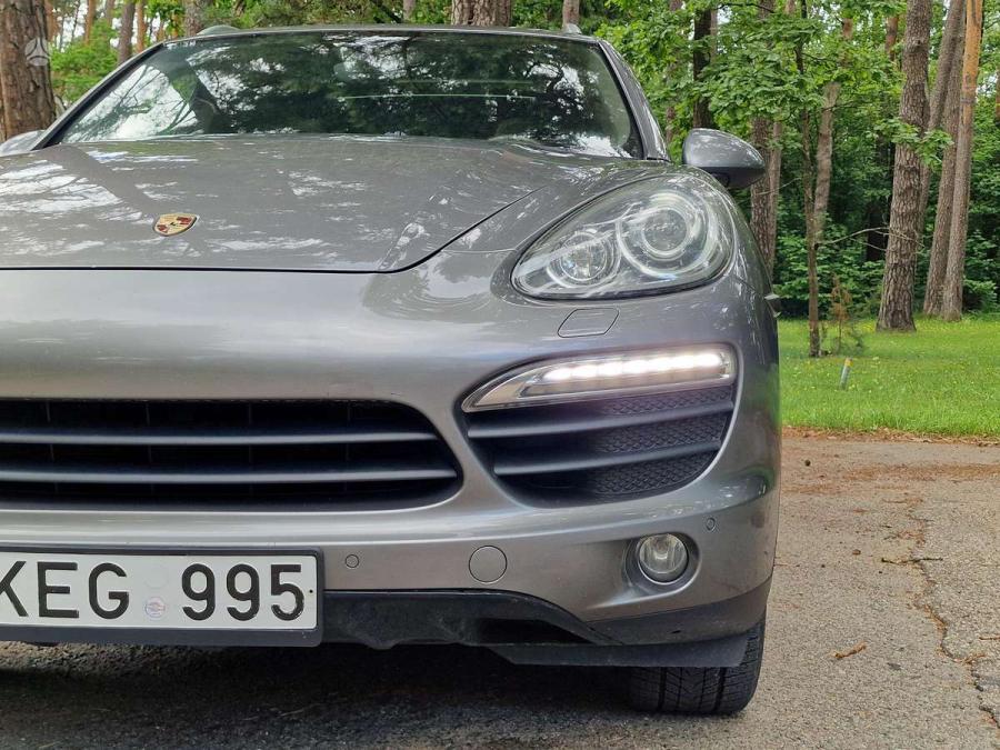Grey Porsche Cayenne 2011 in Vilnius, with an engine capacity of 4.81 L and mileage of 370 thousand km for 9750 €, photo 20 on AUTOMOTO.COM.LV