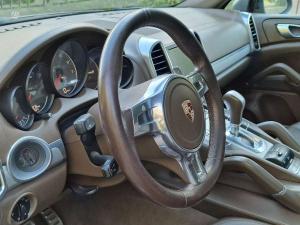 Grey Porsche Cayenne 2011 in Vilnius, with an engine capacity of 4.81 L and mileage of 370 thousand km for 9750 €, photo 22 on AUTOMOTO.COM.LV